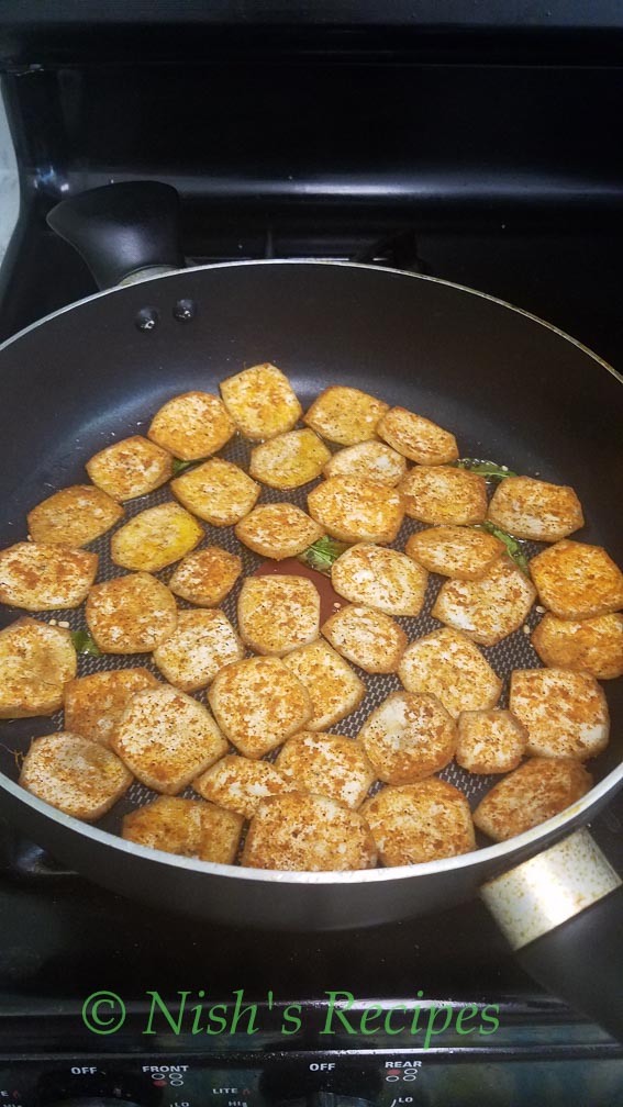Valakkai Varuval » Nish's Recipes » Side Dish » Valakkai Varuval